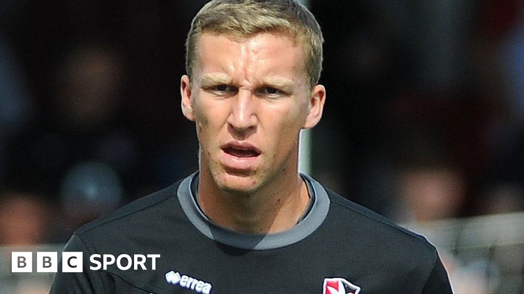 Matt Bower: Cheltenham Town defender signs new contract - BBC Sport