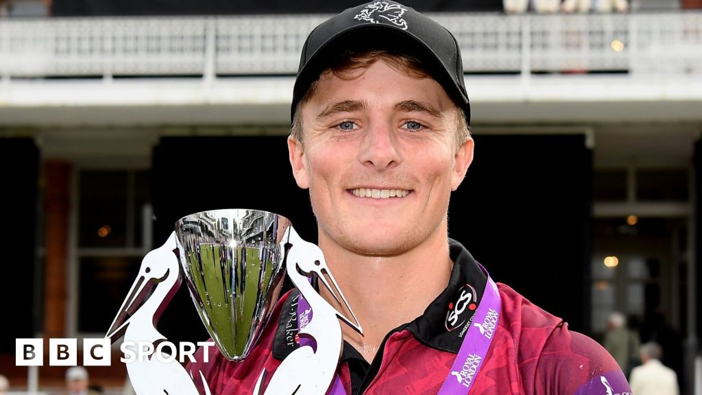 Tom Abell: Somerset captain signs contract extension - BBC Sport