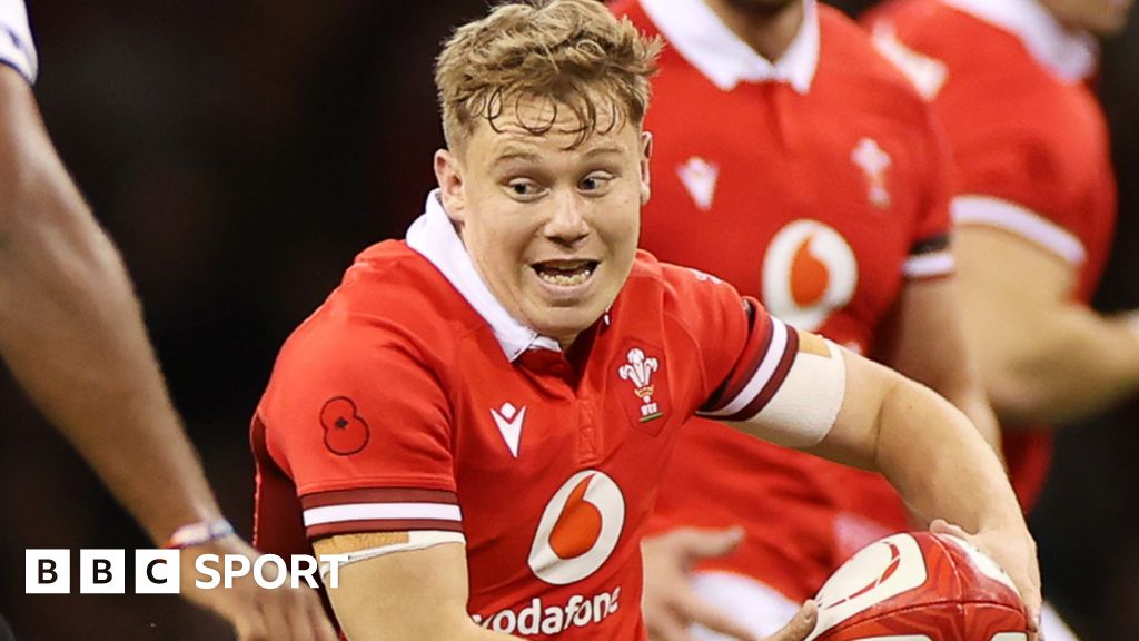 Sam Costelow: Scarlets say Wales fly-half not expected back until ...