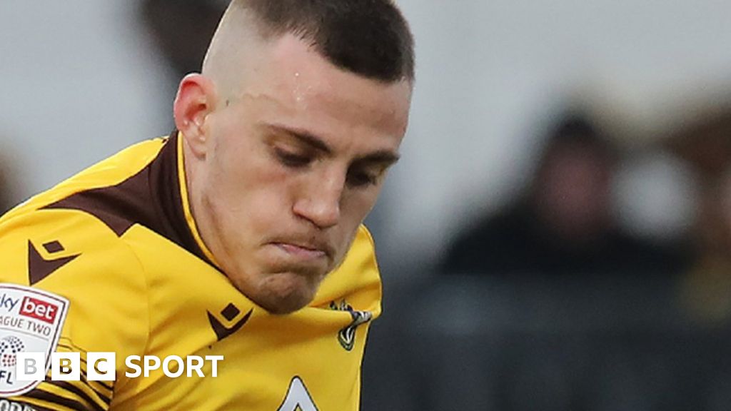 Ben Goodliffe: Sutton defender out for six months with cruciate ...