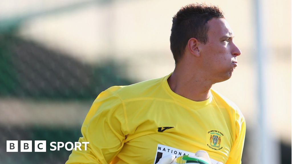 Marek Stech: Luton Town sign former Yeovil goalkeeper - BBC Sport