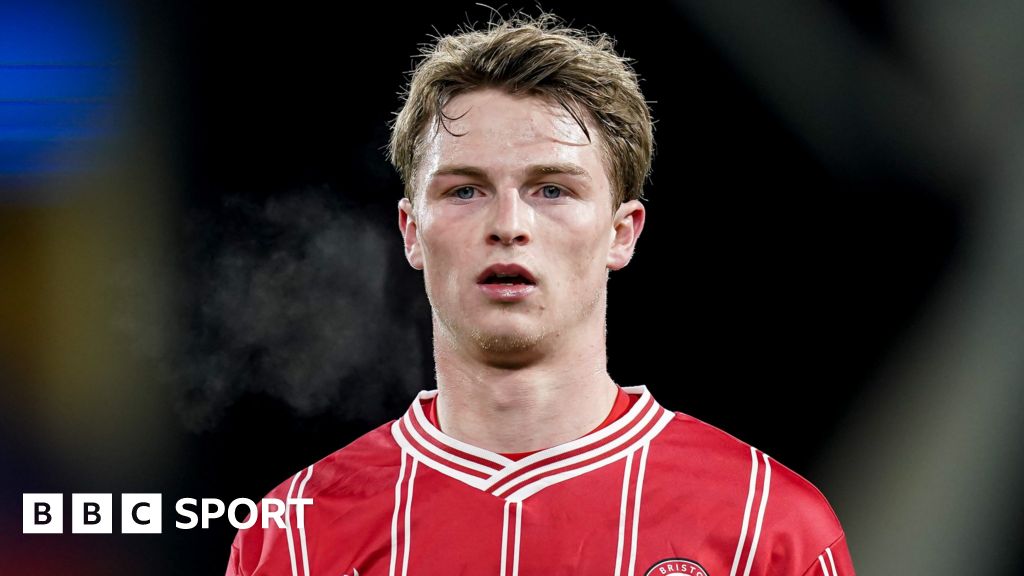 George Tanner: Bristol City right-back signs new three-and-a-half-year deal - BBC Sport