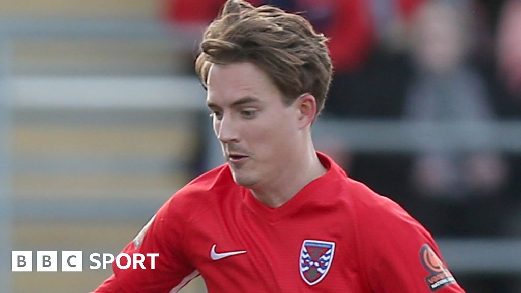 Will Wright: Gillingham sign former Dagenham and Redbridge defender ...