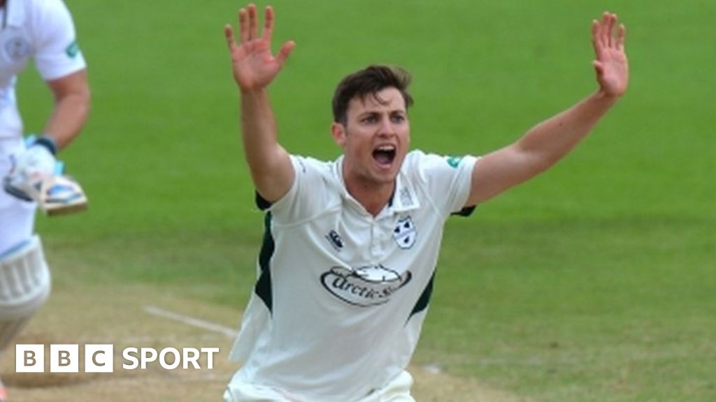 County Championship: Ed Barnard hits 73 as Worcestershire rally to draw ...