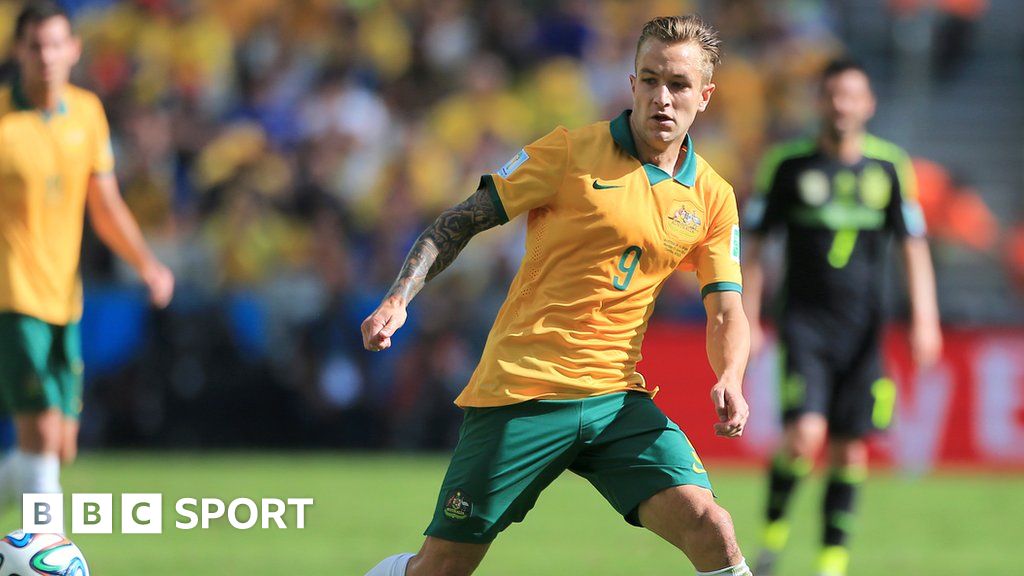 Dundee United sign Adam Taggart and Aaron Kuhl - BBC Sport