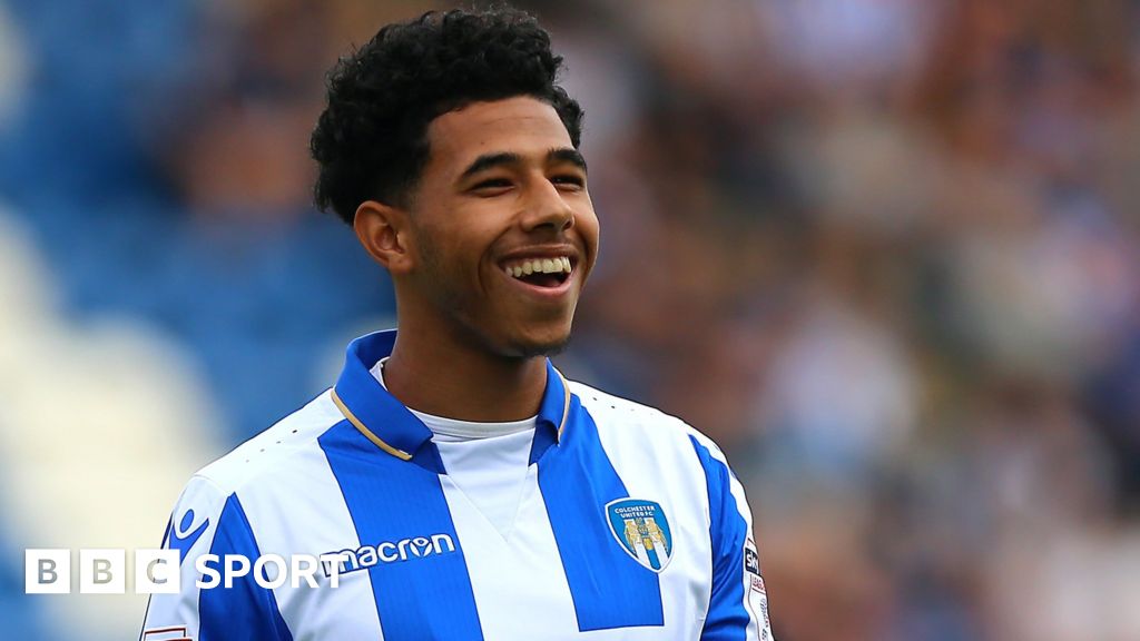 Courtney Senior: Colchester United winger signs new contract - BBC Sport