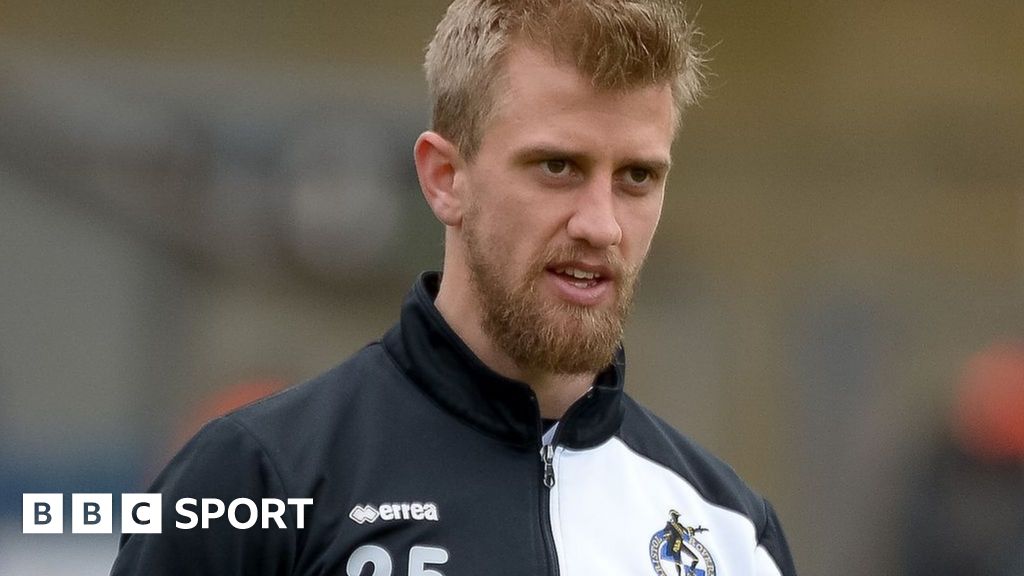 Will Puddy: Bristol Rovers goalkeeper agrees new deal - BBC Sport