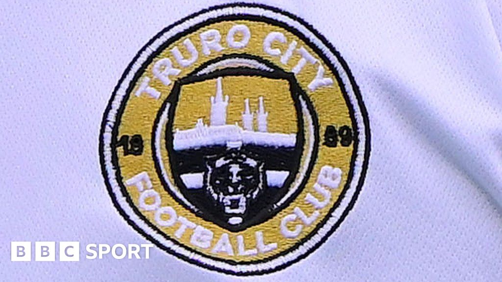 Colin Oppong: Truro City sign Salford City forward on loan - BBC Sport