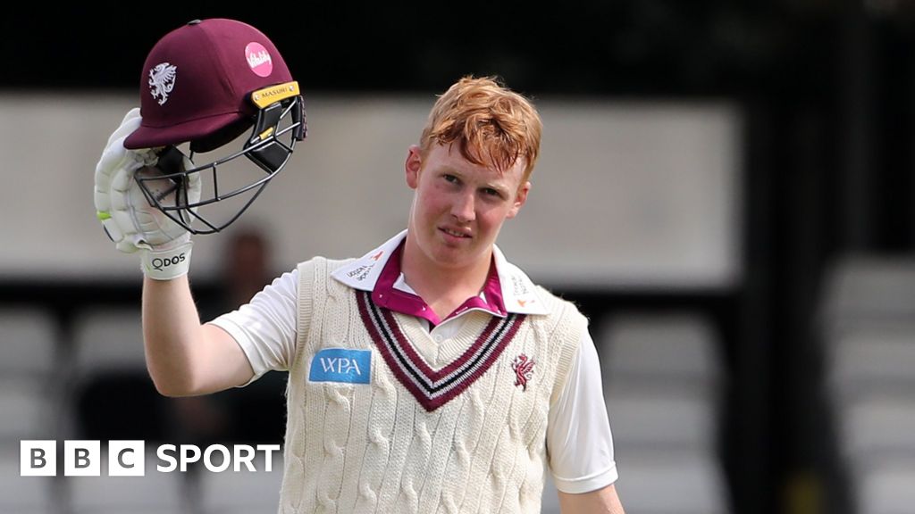 James Rew: Somerset wicketkeeper signs contract extension to 2025 - BBC ...