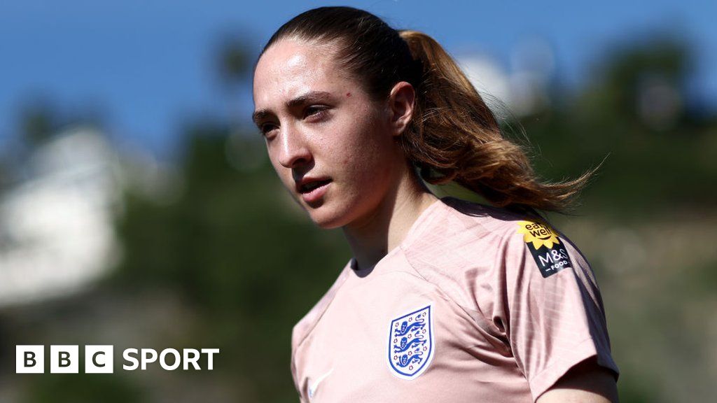 Naomi Layzell: The England teenager on Sarina Wiegman's radar - BBC Sport