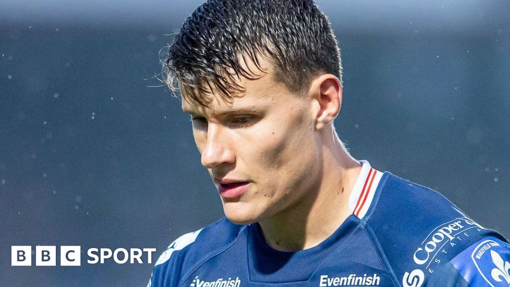 Innes Senior: Huddersfield Giants outside back signs new one-year ...