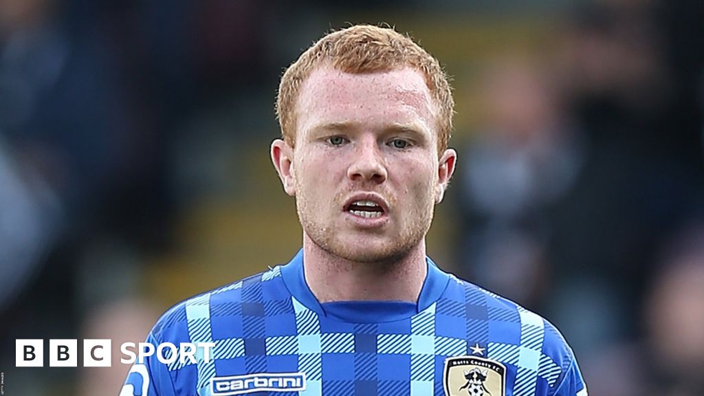 Adam Campbell: Carlisle United sign Morecambe winger on loan - BBC Sport