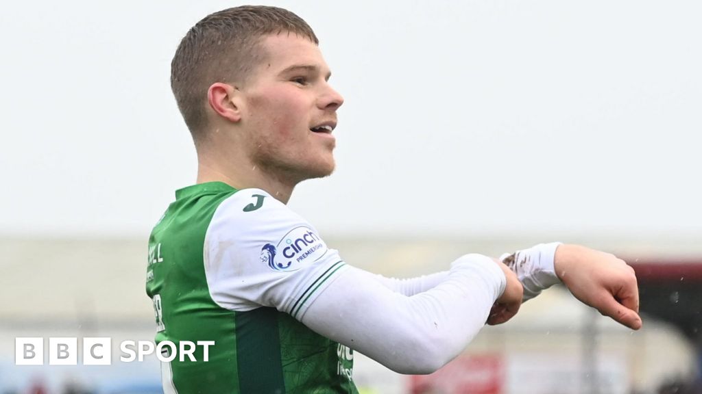 Hibernian: Chris Mueller makes swift departure for Chicago Fire - BBC Sport