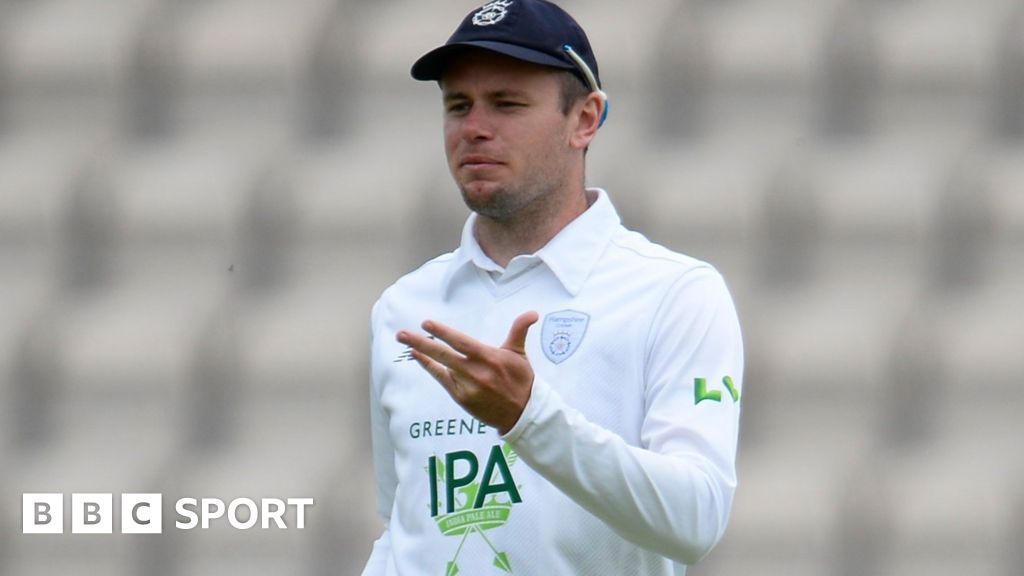 Mason Crane: Hampshire spinner signs new contract through to 2024 - BBC ...