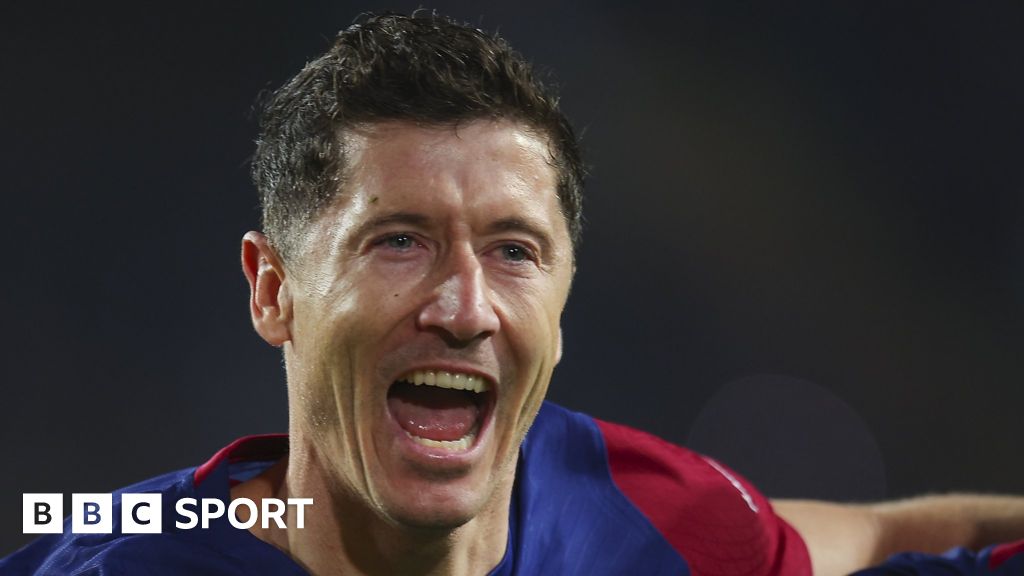 Barcelona 2-1 Alaves: Robert Lewandowski scores twice as hosts fight ...