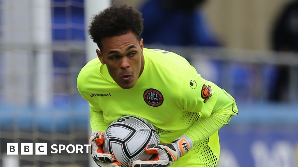 Boreham Wood 1-4 Maidenhead United: Substitute keeper Rhys Lovett ...