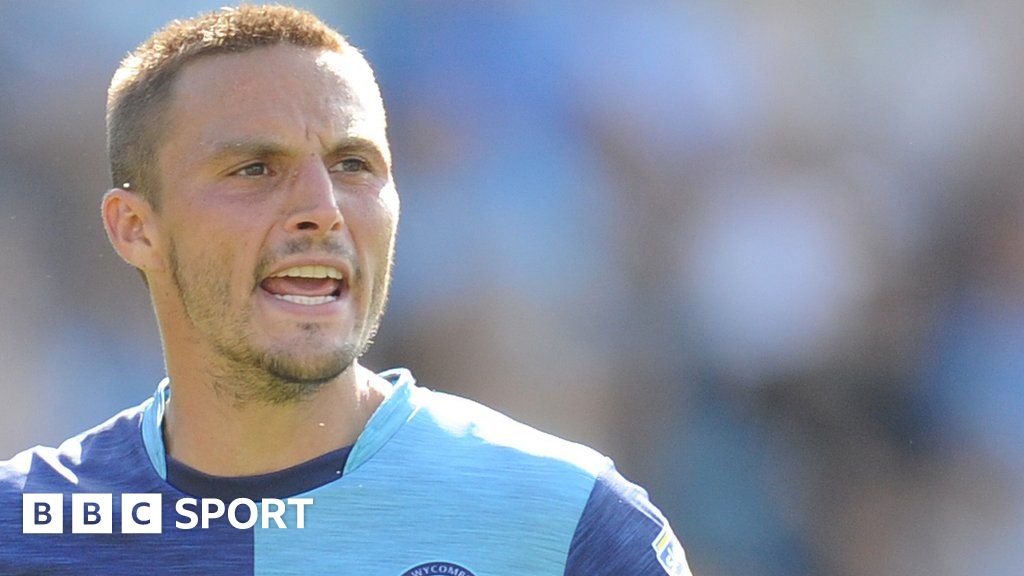 Sam Saunders: Colchester United sign ex-Brentford and Wycombe ...