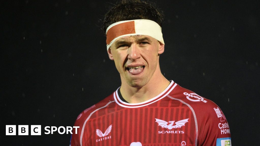 Tom Rogers: Wales wing signs new Scarlets deal - BBC Sport