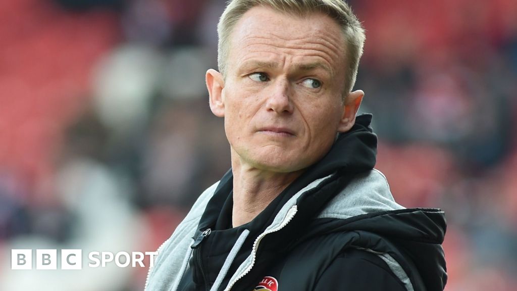 Dean Keates: Wrexham boss thankful for well-wishes after online abuse ...