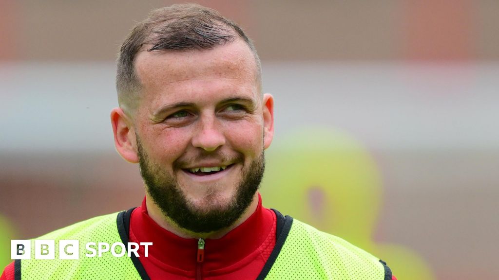 Pierce Sweeney: Exeter City defender signs two-year extension - BBC Sport