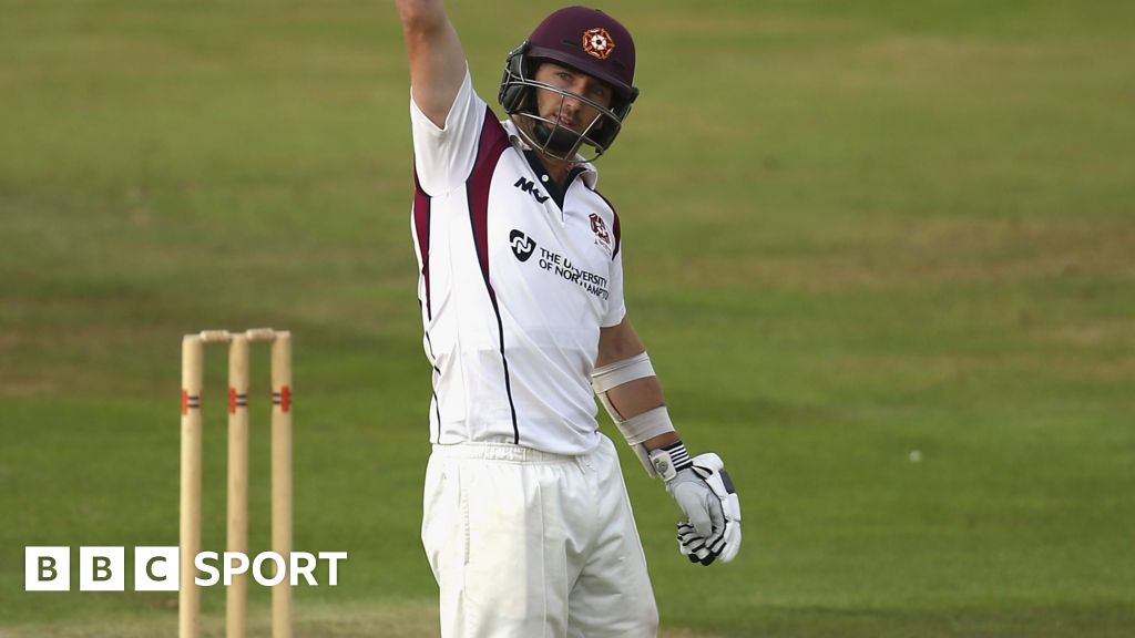 Steven Crook: Northamptonshire all-rounder signs new deal - BBC Sport