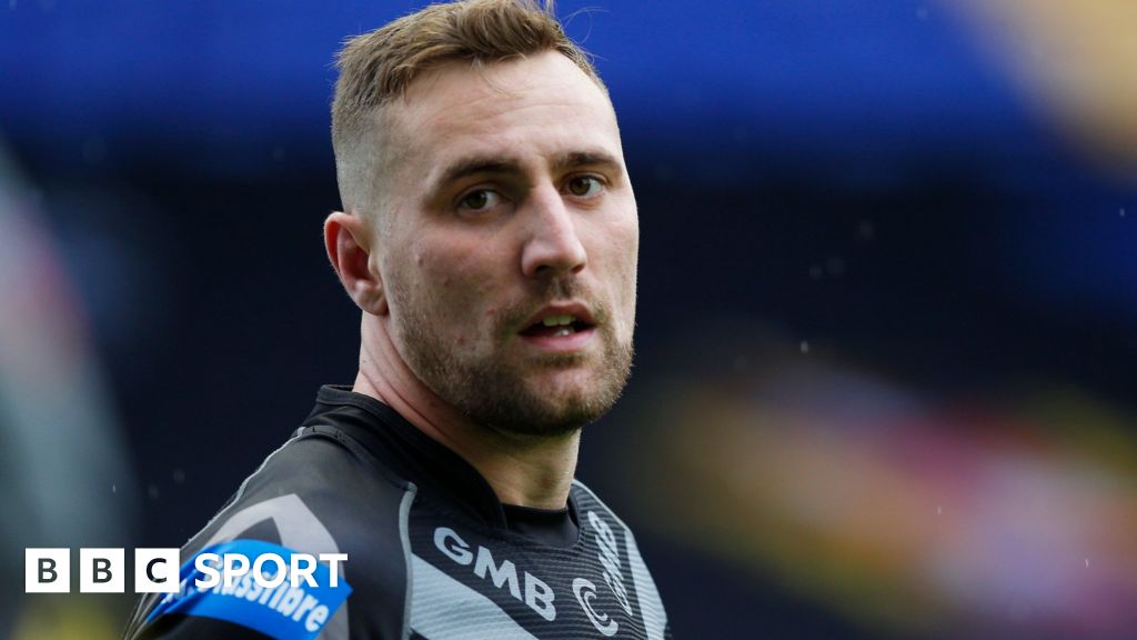 James Clare: Castleford winger signs new one-year contract - BBC Sport