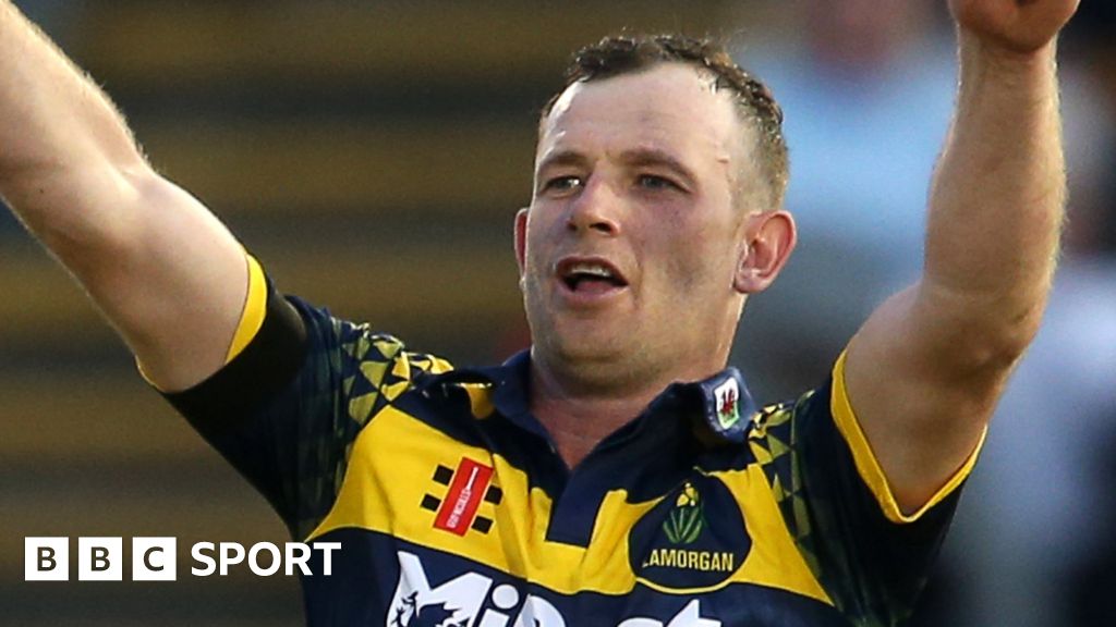 Graham Wagg: Glamorgan all-rounder agrees new contract - BBC Sport