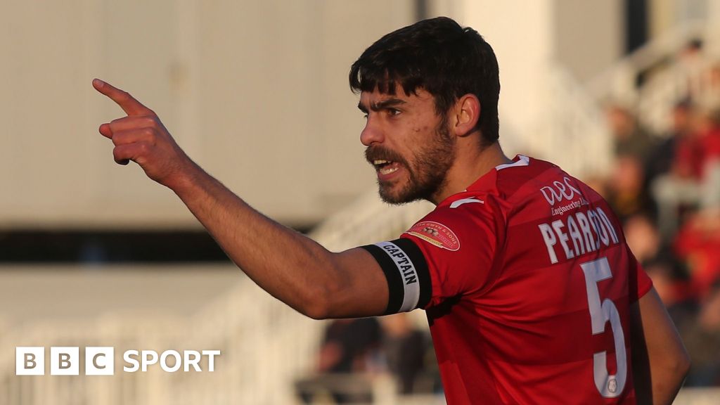 Shaun Pearson: Wrexham captain signs contract extension - BBC Sport