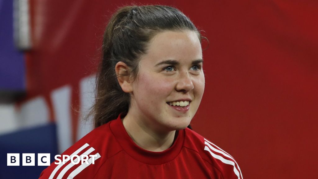 Esther Morgan: Wales defender joins Sunderland on loan from Tottenham ...