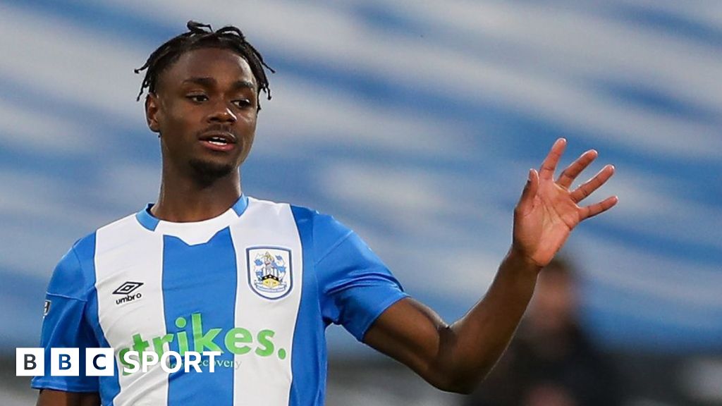 Aaron Rowe: Stockport County sign winger on loan from Huddersfield Town - BBC Sport