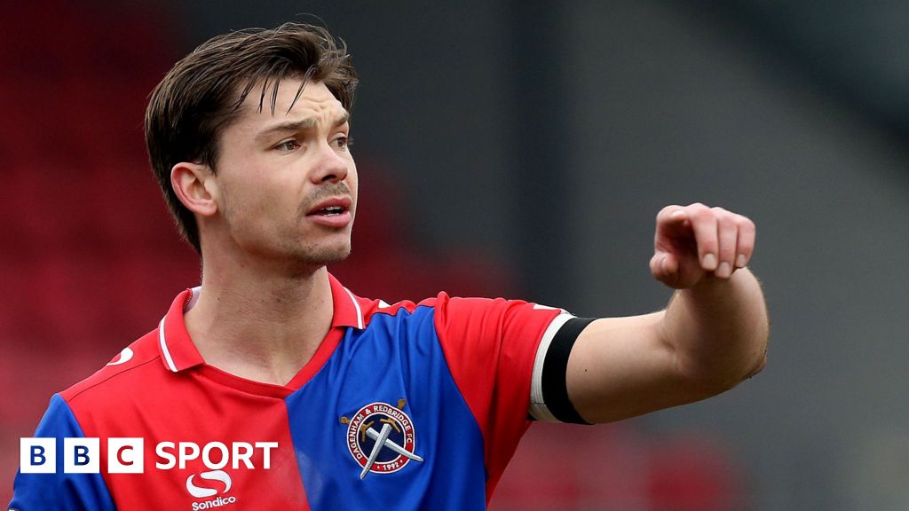 Craig Robson: Barnet sign Dagenham & Redbridge captain - BBC Sport