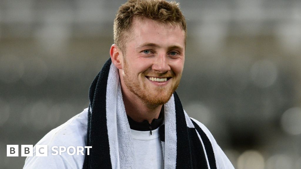 Jake Turner: Gillingham sign former Newcastle United goalkeeper - BBC Sport