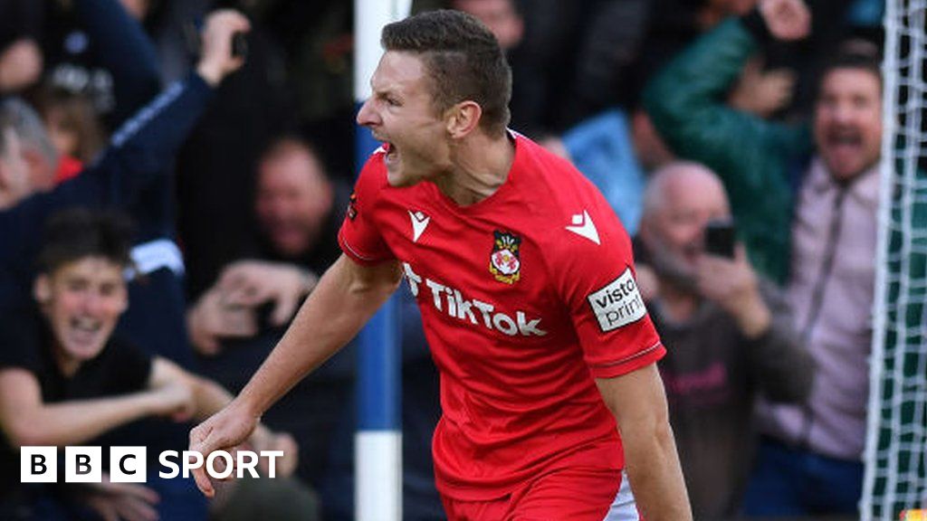 Wrexham 4-0 Altrincham: Paul Mullin overhead kick helps Wrexham to ...