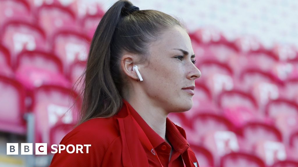 Chloe Williams: Wales and Manchester United midfielder rejoins ...