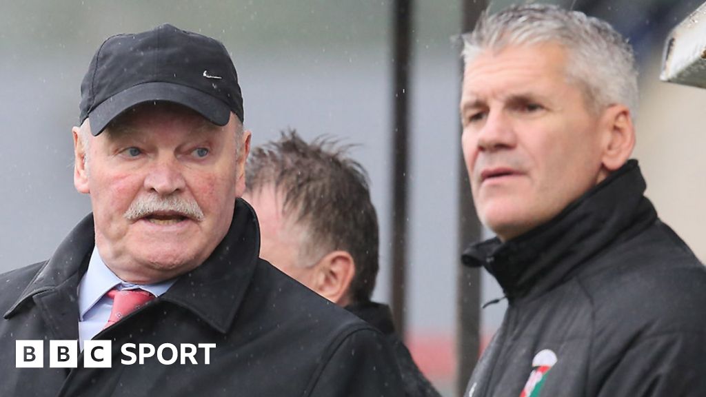 Ronnie McFall resigns as Glentoran manager with Gary Smyth taking over ...