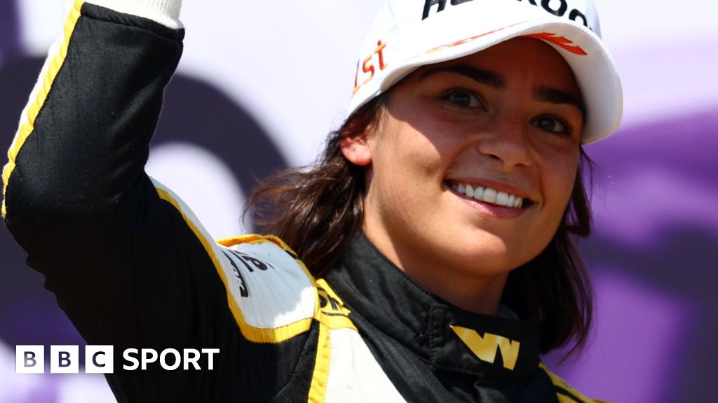 W Series: Jamie Chadwick wins again in France to extend lead - BBC Sport