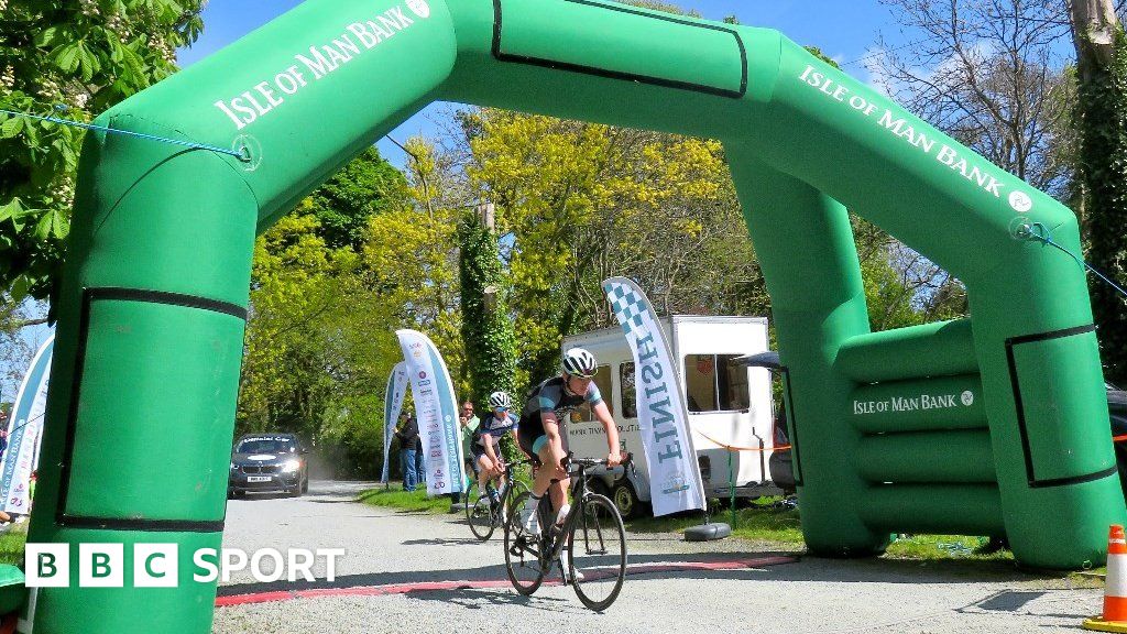 Cyclefest 2016: Manx teenager Owen Dudley claims Cyclefest double - BBC ...