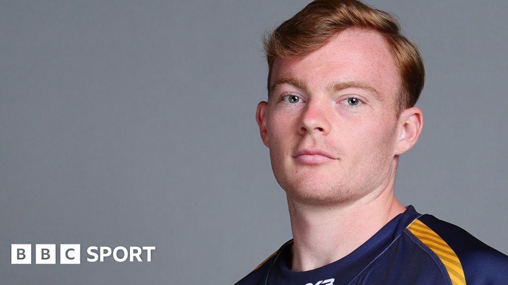 Gareth Simpson: Worcester Warriors' versatile back signs two-year deal ...