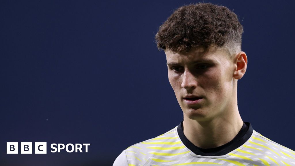 Jamie Pardington: Cheltenham Town sign keeper after release by Irish ...