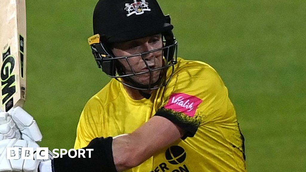 Ian Cockbain: Gloucestershire batsman signs new contract - BBC Sport