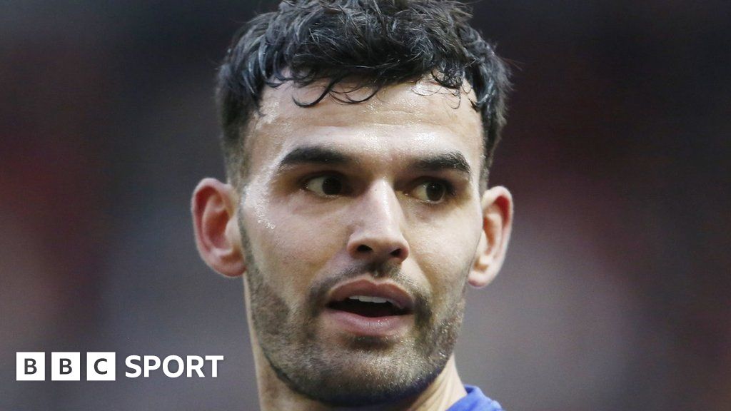 Conor Thomas: Crewe sign Cheltenham midfielder on two-year deal - BBC Sport