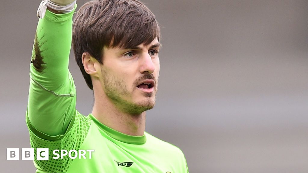 Ben Garratt: Burton Albion goalkeeper signs new two-year deal - BBC Sport