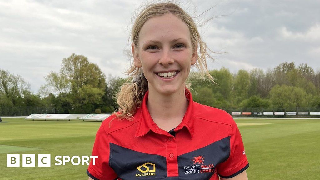 Sophia Smale: Welsh teenager lands late call for The Hundred - BBC Sport