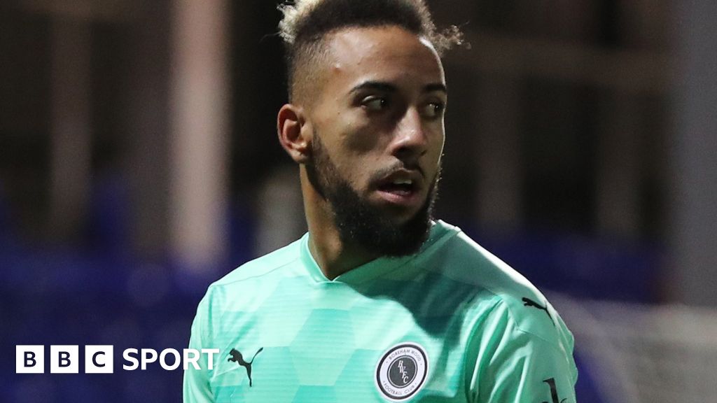 Sorba Thomas: Huddersfield Town sign Boreham Wood winger - BBC Sport