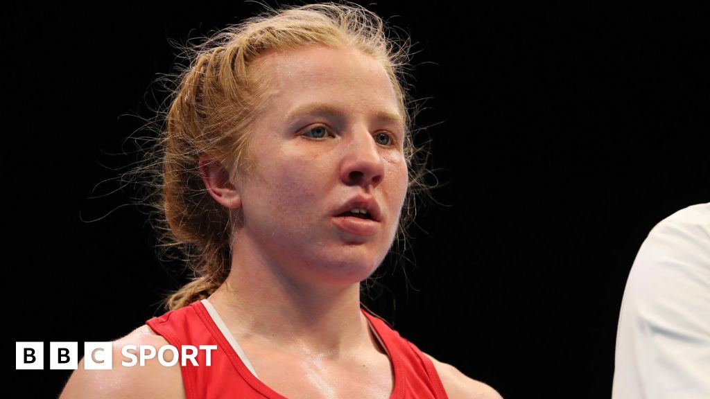 Boxing: Rosie Eccles and Kerry Davis win Balkan golds - BBC Sport