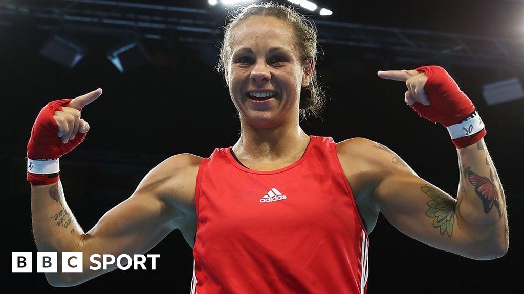 World Championships: McNaul and Broadhurst reach quarter-finals in ...