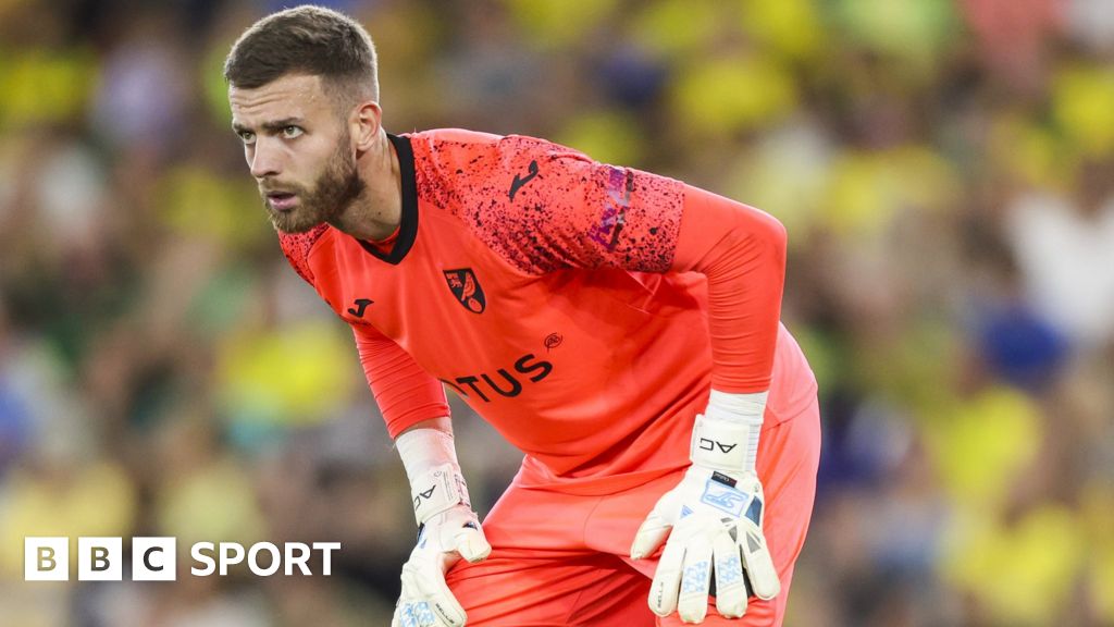 Angus Gunn: Norwich City goalkeeper commits international future to ...