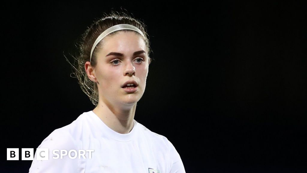 Emma Harries: West Ham sign England Under-23 forward - BBC Sport