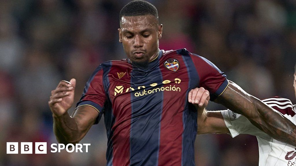 Stoke City sign Brazilian striker Wesley from Aston Villa - BBC Sport