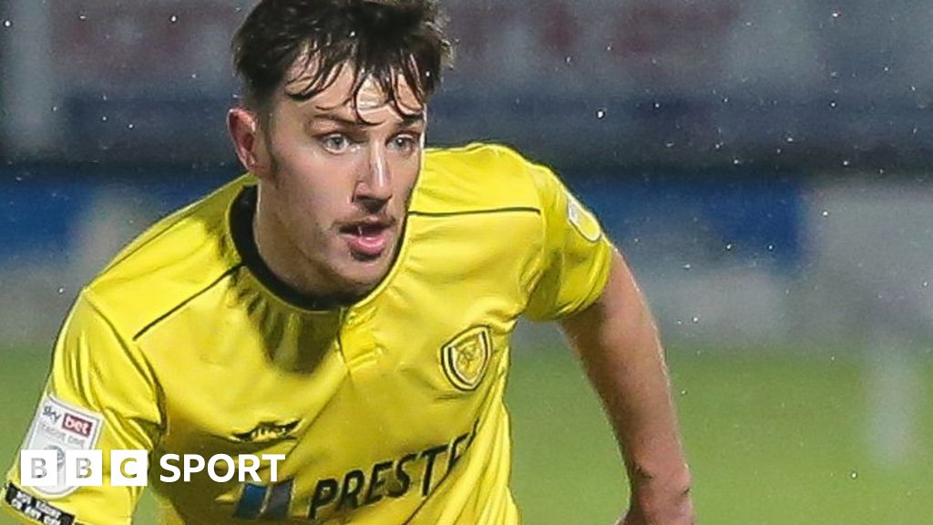 Mansfield Town: Kieran Wallace joins from Burton Albion on free ...